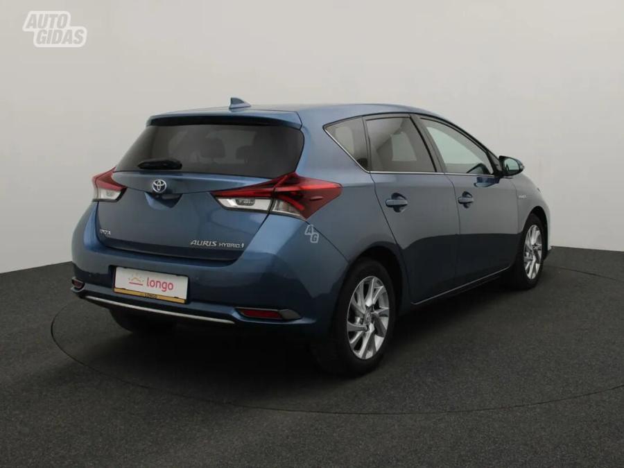 Blue Toyota Auris 2017 in Vilnius, with an engine capacity of 1.80 L and mileage of 242 thousand km for 11599 €, photo 9 on AUTOMOTO.COM.LV