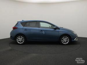 Blue Toyota Auris 2017 in Vilnius, with an engine capacity of 1.80 L and mileage of 242 thousand km for 11599 €, photo 10 on AUTOMOTO.COM.LV