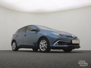Blue Toyota Auris 2017 in Vilnius, with an engine capacity of 1.80 L and mileage of 242 thousand km for 11599 €, photo 12 on AUTOMOTO.COM.LV