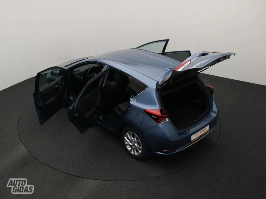 Blue Toyota Auris 2017 in Vilnius, with an engine capacity of 1.80 L and mileage of 242 thousand km for 11599 €, photo 14 on AUTOMOTO.COM.LV