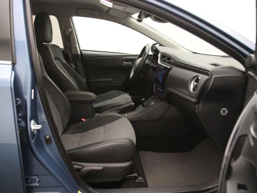 Blue Toyota Auris 2017 in Vilnius, with an engine capacity of 1.80 L and mileage of 242 thousand km for 11599 €, photo 15 on AUTOMOTO.COM.LV