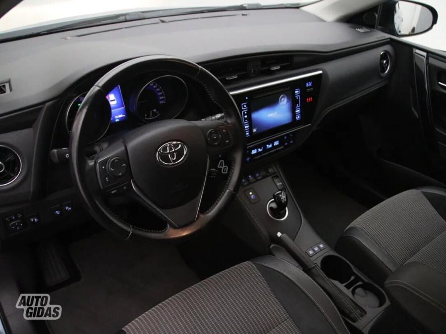 Blue Toyota Auris 2017 in Vilnius, with an engine capacity of 1.80 L and mileage of 242 thousand km for 11599 €, photo 17 on AUTOMOTO.COM.LV