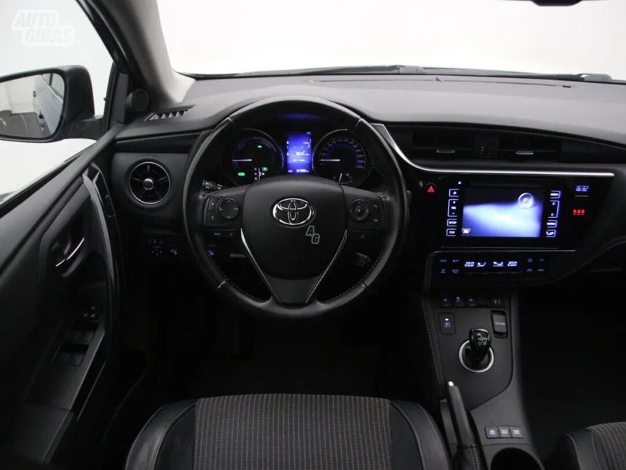 Blue Toyota Auris 2017 in Vilnius, with an engine capacity of 1.80 L and mileage of 242 thousand km for 11599 €, photo 18 on AUTOMOTO.COM.LV