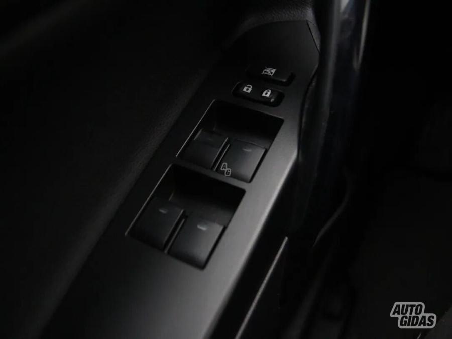 Blue Toyota Auris 2017 in Vilnius, with an engine capacity of 1.80 L and mileage of 242 thousand km for 11599 €, photo 27 on AUTOMOTO.COM.LV