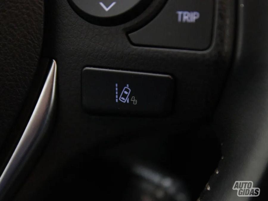 Blue Toyota Auris 2017 in Vilnius, with an engine capacity of 1.80 L and mileage of 242 thousand km for 11599 €, photo 31 on AUTOMOTO.COM.LV
