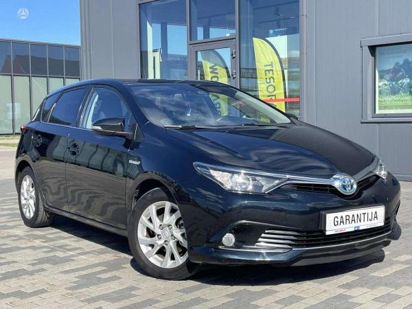Blue Toyota Auris 2017 in Siauliai, with an engine capacity of 1.80 L and mileage of 210 thousand km for 10800 €, photo 1 on AUTOMOTO.COM.LV