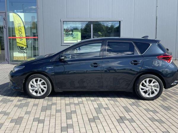 Blue Toyota Auris 2017 in Siauliai, with an engine capacity of 1.80 L and mileage of 210 thousand km for 10800 €, photo 8 on AUTOMOTO.COM.LV