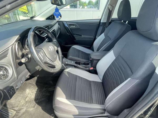 Blue Toyota Auris 2017 in Siauliai, with an engine capacity of 1.80 L and mileage of 210 thousand km for 10800 €, photo 9 on AUTOMOTO.COM.LV