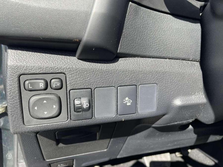 Zils Toyota Auris 2017 Šauļi, ar dzinēja tilpumu 1.80 L un nobraukumu 210 tūkst. km par 10800 €, foto 19 vietnē AUTOMOTO.COM.LV
