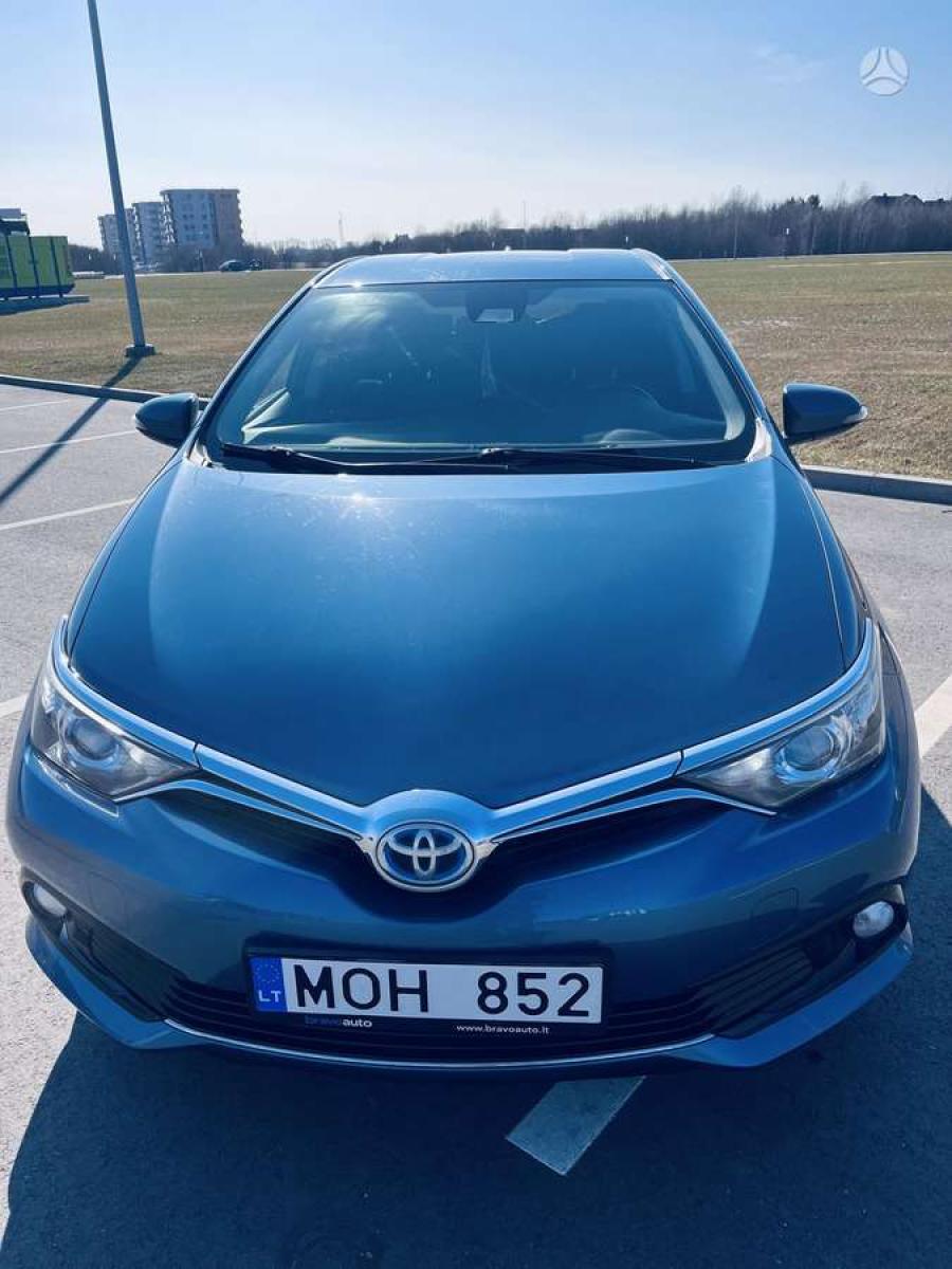 Blue Toyota Auris 2017 in Klaipeda, with an engine capacity of 1.80 L and mileage of 209 thousand km for 12800 €, photo 1 on AUTOMOTO.COM.LV
