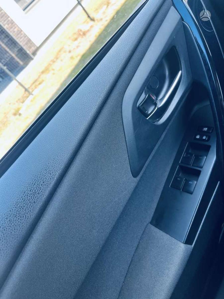 Blue Toyota Auris 2017 in Klaipeda, with an engine capacity of 1.80 L and mileage of 209 thousand km for 12800 €, photo 5 on AUTOMOTO.COM.LV