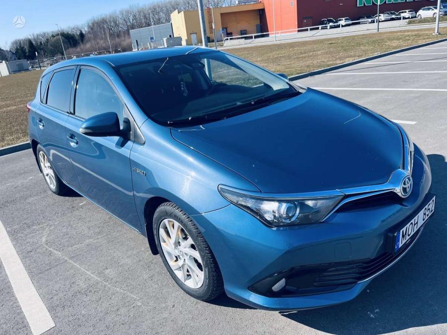 Blue Toyota Auris 2017 in Klaipeda, with an engine capacity of 1.80 L and mileage of 209 thousand km for 12800 €, photo 8 on AUTOMOTO.COM.LV