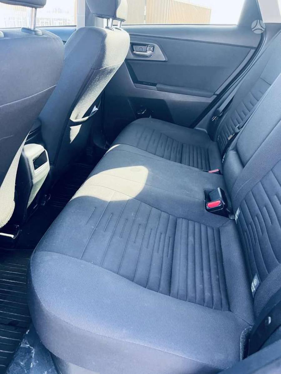Blue Toyota Auris 2017 in Klaipeda, with an engine capacity of 1.80 L and mileage of 209 thousand km for 12800 €, photo 13 on AUTOMOTO.COM.LV