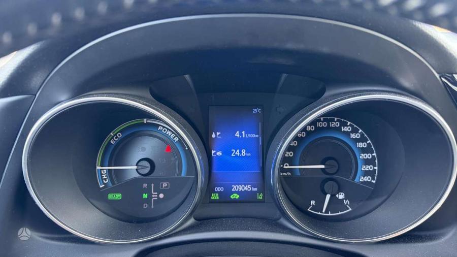 Blue Toyota Auris 2017 in Klaipeda, with an engine capacity of 1.80 L and mileage of 209 thousand km for 12800 €, photo 14 on AUTOMOTO.COM.LV