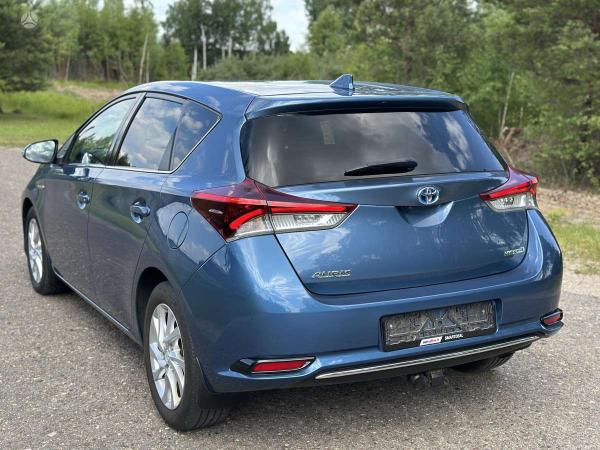 Blue Toyota Auris 2017 in Kaunas, with an engine capacity of 1.80 L and mileage of 267 thousand km for 10200 €, photo 5 on AUTOMOTO.COM.LV