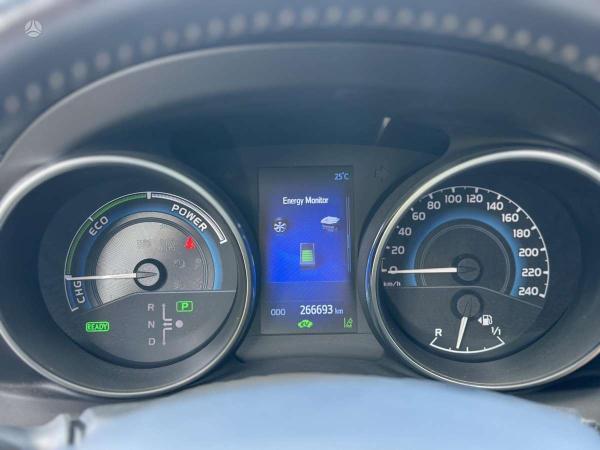 Blue Toyota Auris 2017 in Kaunas, with an engine capacity of 1.80 L and mileage of 267 thousand km for 10200 €, photo 9 on AUTOMOTO.COM.LV