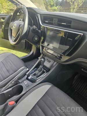 Zils Toyota Auris 2017 Rīga, ar dzinēja tilpumu 1.60 L un nobraukumu 61 tūkst. km par 16000 €, foto  vietnē AUTOMOTO.COM.LV