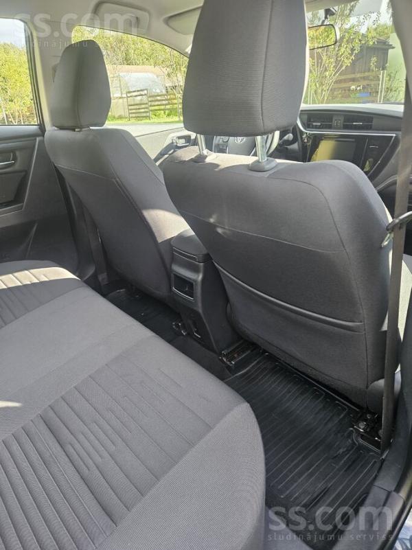 Zils Toyota Auris 2017 Rīga, ar dzinēja tilpumu 1.60 L un nobraukumu 61 tūkst. km par 16000 €, foto 4 vietnē AUTOMOTO.COM.LV