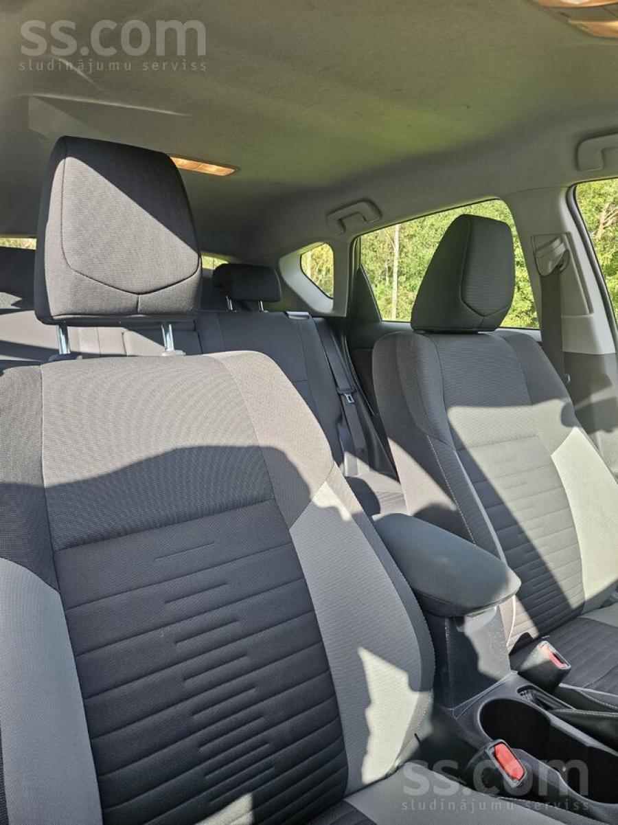Zils Toyota Auris 2017 Rīga, ar dzinēja tilpumu 1.60 L un nobraukumu 61 tūkst. km par 16000 €, foto 5 vietnē AUTOMOTO.COM.LV