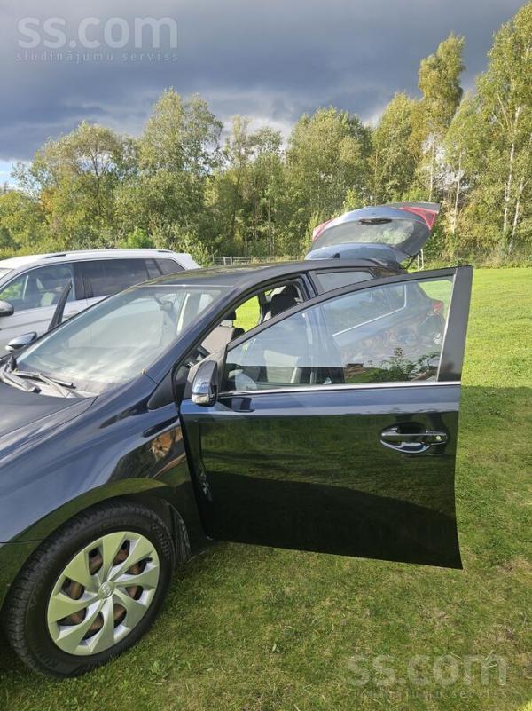 Zils Toyota Auris 2017 Rīga, ar dzinēja tilpumu 1.60 L un nobraukumu 61 tūkst. km par 16000 €, foto 8 vietnē AUTOMOTO.COM.LV