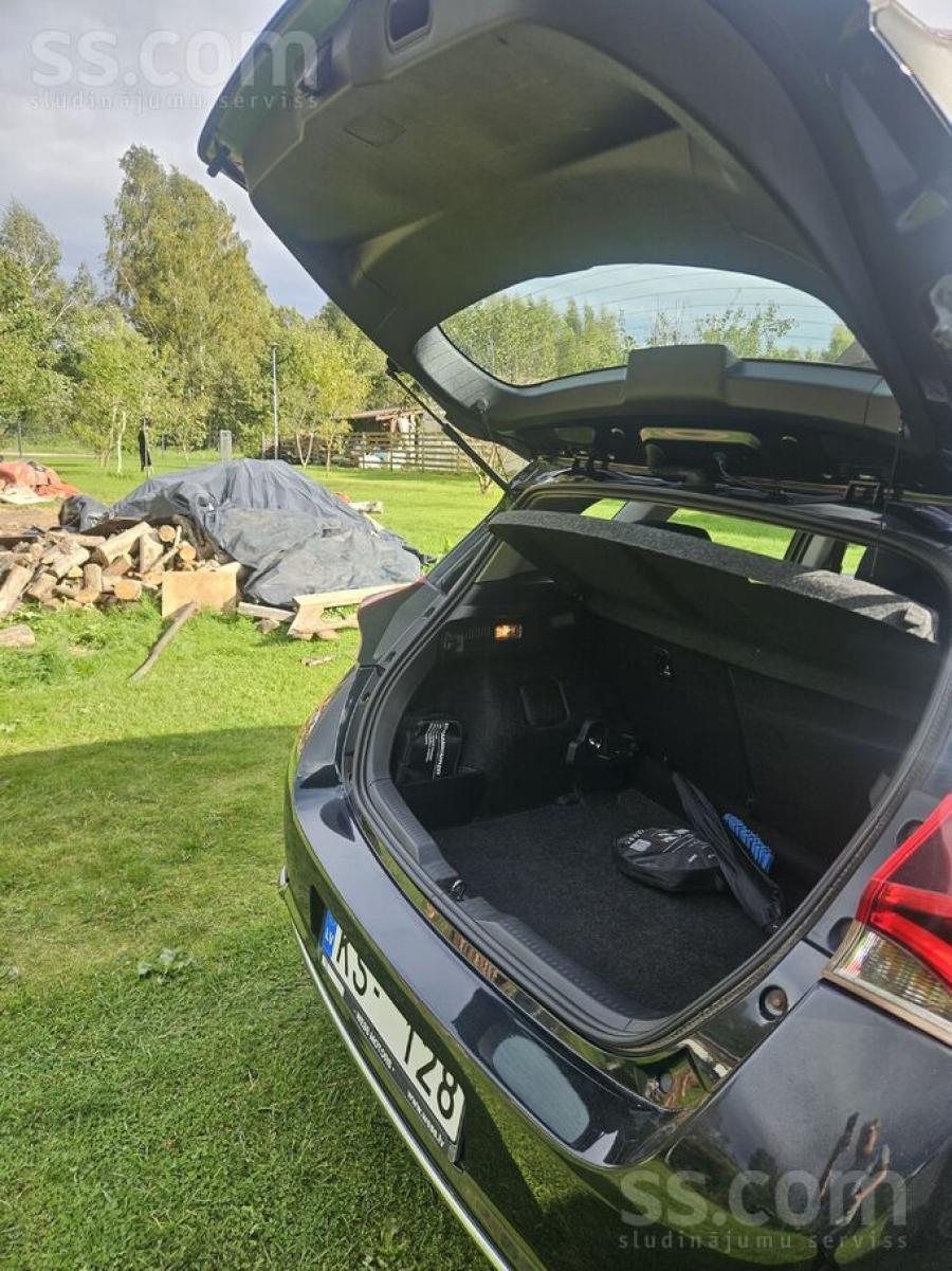 Zils Toyota Auris 2017 Rīga, ar dzinēja tilpumu 1.60 L un nobraukumu 61 tūkst. km par 16000 €, foto 9 vietnē AUTOMOTO.COM.LV