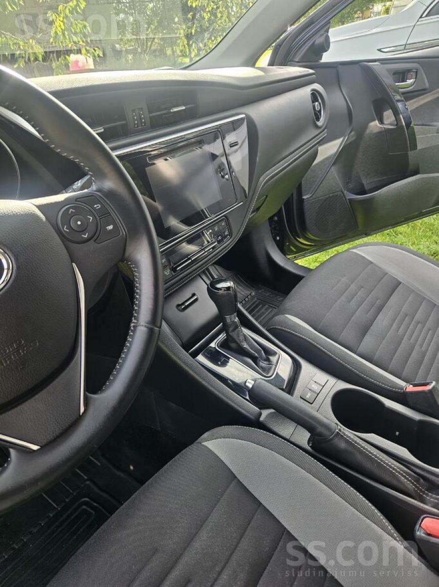 Zils Toyota Auris 2017 Rīga, ar dzinēja tilpumu 1.60 L un nobraukumu 61 tūkst. km par 16000 €, foto 10 vietnē AUTOMOTO.COM.LV