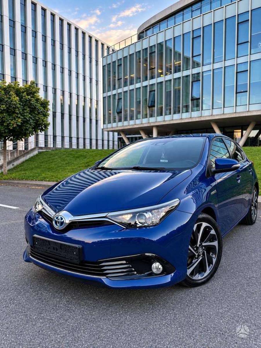 Zils Toyota Auris 2017 Viļņa, ar dzinēja tilpumu 1.80 L un nobraukumu 129 tūkst. km par 12400 €, foto 1 vietnē AUTOMOTO.COM.LV