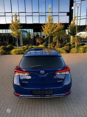 Zils Toyota Auris 2017 Viļņa, ar dzinēja tilpumu 1.80 L un nobraukumu 129 tūkst. km par 12400 €, foto 3 vietnē AUTOMOTO.COM.LV