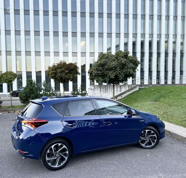 Zils Toyota Auris 2017 Viļņa, ar dzinēja tilpumu 1.80 L un nobraukumu 129 tūkst. km par 12400 €, foto 5 vietnē AUTOMOTO.COM.LV