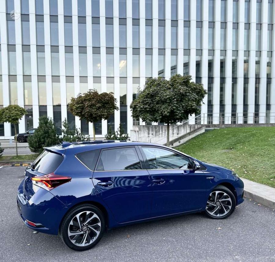 Zils Toyota Auris 2017 Viļņa, ar dzinēja tilpumu 1.80 L un nobraukumu 129 tūkst. km par 12400 €, foto 5 vietnē AUTOMOTO.COM.LV