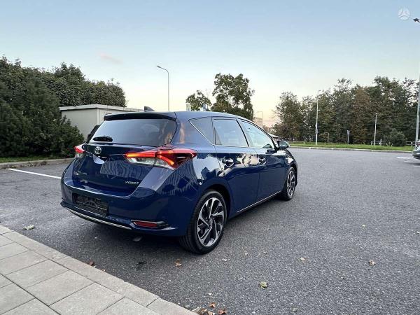 Zils Toyota Auris 2017 Viļņa, ar dzinēja tilpumu 1.80 L un nobraukumu 129 tūkst. km par 12400 €, foto 7 vietnē AUTOMOTO.COM.LV
