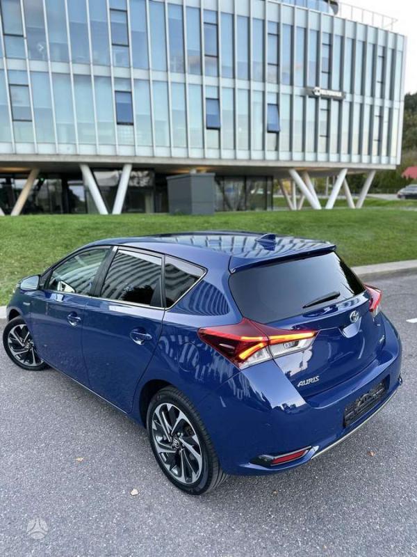 Zils Toyota Auris 2017 Viļņa, ar dzinēja tilpumu 1.80 L un nobraukumu 129 tūkst. km par 12400 €, foto 8 vietnē AUTOMOTO.COM.LV
