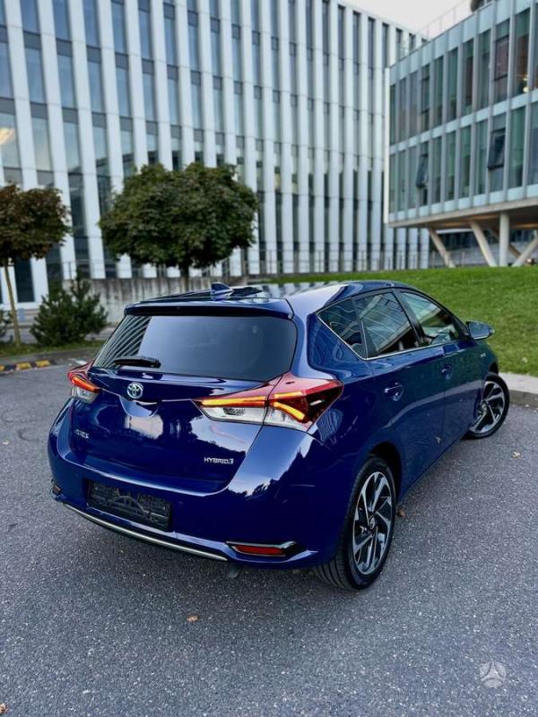 Zils Toyota Auris 2017 Viļņa, ar dzinēja tilpumu 1.80 L un nobraukumu 129 tūkst. km par 12400 €, foto 9 vietnē AUTOMOTO.COM.LV