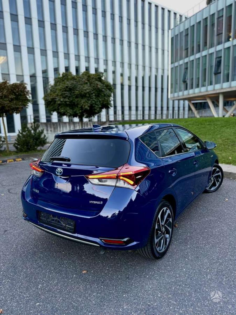 Zils Toyota Auris 2017 Viļņa, ar dzinēja tilpumu 1.80 L un nobraukumu 129 tūkst. km par 12400 €, foto 9 vietnē AUTOMOTO.COM.LV