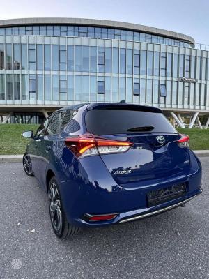 Zils Toyota Auris 2017 Viļņa, ar dzinēja tilpumu 1.80 L un nobraukumu 129 tūkst. km par 12400 €, foto 10 vietnē AUTOMOTO.COM.LV