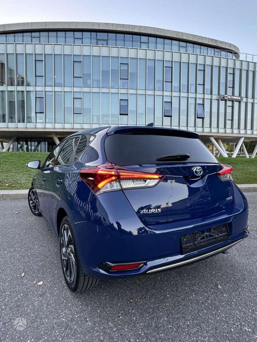 Zils Toyota Auris 2017 Viļņa, ar dzinēja tilpumu 1.80 L un nobraukumu 129 tūkst. km par 12400 €, foto 10 vietnē AUTOMOTO.COM.LV