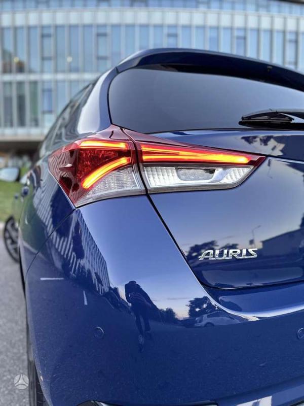 Zils Toyota Auris 2017 Viļņa, ar dzinēja tilpumu 1.80 L un nobraukumu 129 tūkst. km par 12400 €, foto 11 vietnē AUTOMOTO.COM.LV