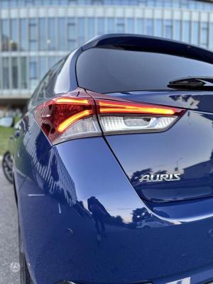 Zils Toyota Auris 2017 Viļņa, ar dzinēja tilpumu 1.80 L un nobraukumu 129 tūkst. km par 12400 €, foto 11 vietnē AUTOMOTO.COM.LV