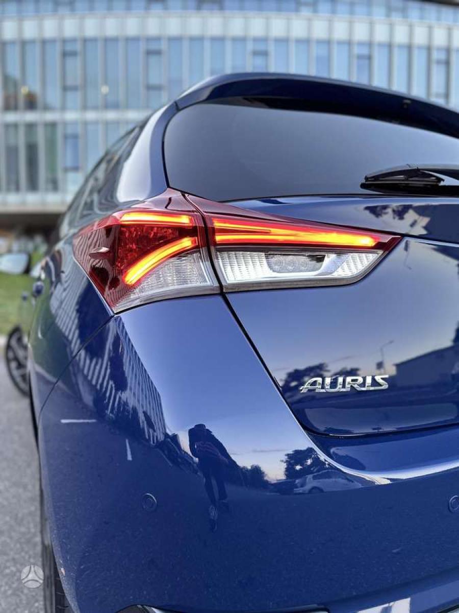 Zils Toyota Auris 2017 Viļņa, ar dzinēja tilpumu 1.80 L un nobraukumu 129 tūkst. km par 12400 €, foto 11 vietnē AUTOMOTO.COM.LV