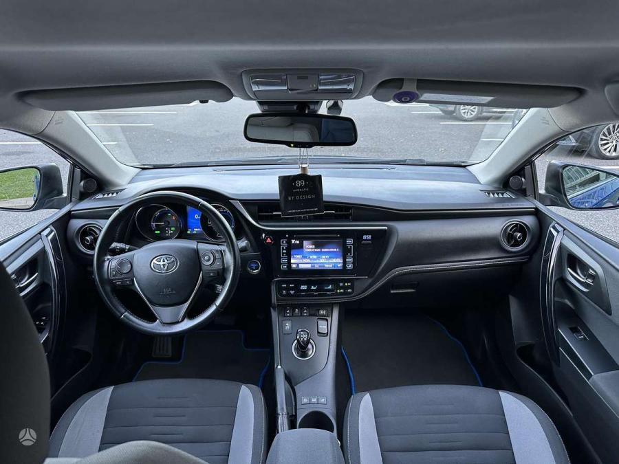 Zils Toyota Auris 2017 Viļņa, ar dzinēja tilpumu 1.80 L un nobraukumu 129 tūkst. km par 12400 €, foto 17 vietnē AUTOMOTO.COM.LV