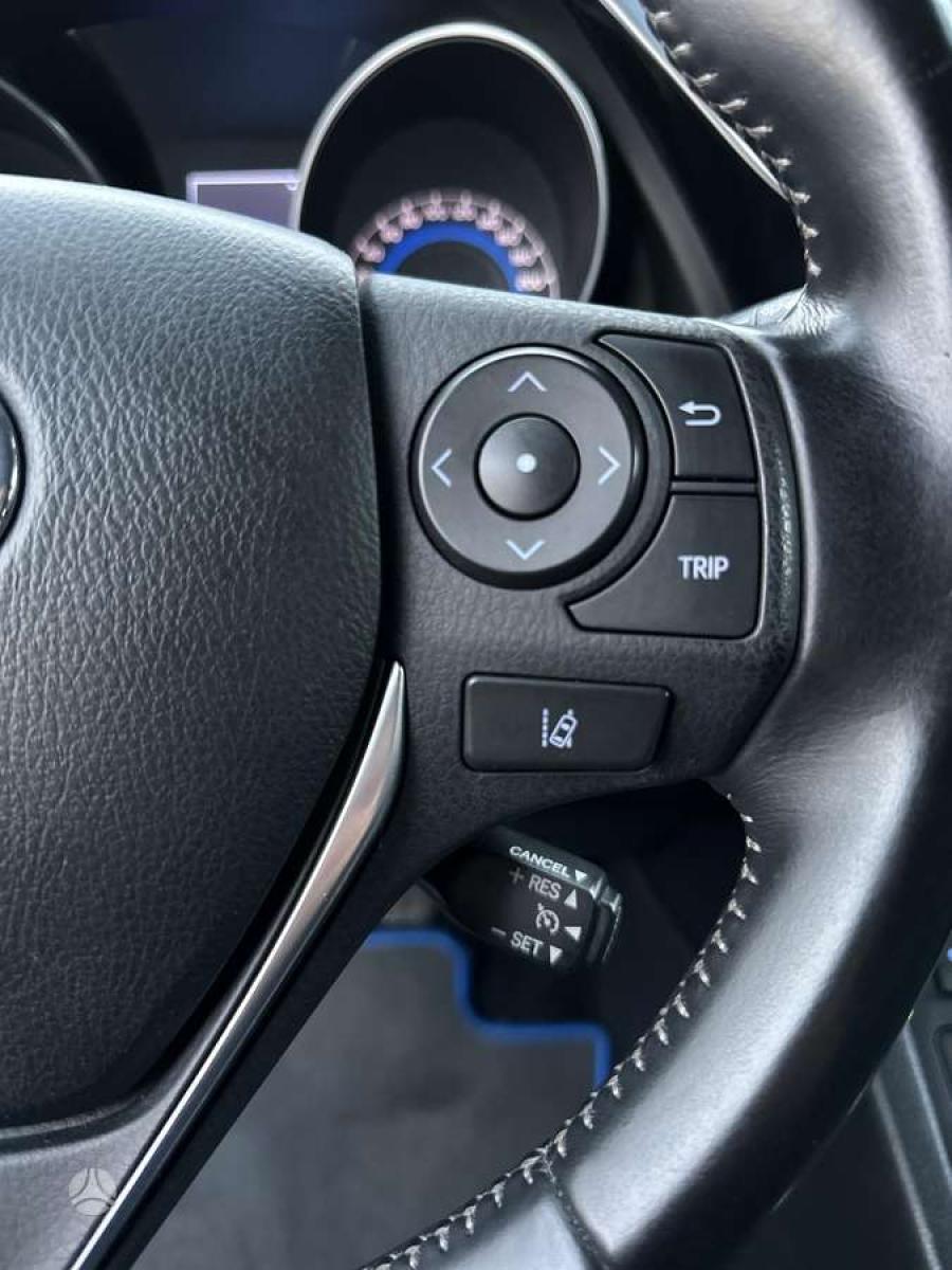 Zils Toyota Auris 2017 Viļņa, ar dzinēja tilpumu 1.80 L un nobraukumu 129 tūkst. km par 12400 €, foto 20 vietnē AUTOMOTO.COM.LV