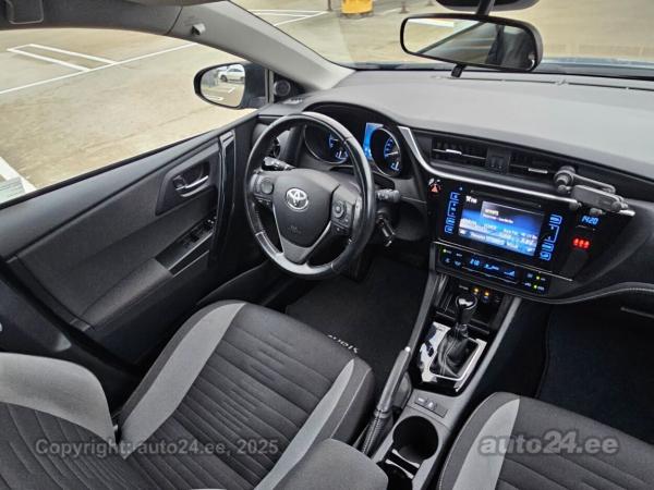 Zils Toyota Auris 2018 Tallina, ar dzinēja tilpumu 1.60 L un nobraukumu 92 tūkst. km par 12490 €, foto 11 vietnē AUTOMOTO.COM.LV