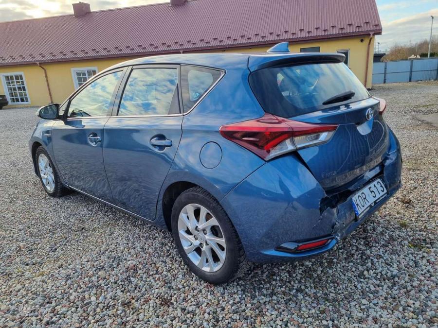 Blue Toyota Auris 2018 in Alytus, with an engine capacity of 1.80 L and mileage of 193 thousand km for 5500 €, photo 4 on AUTOMOTO.COM.LV