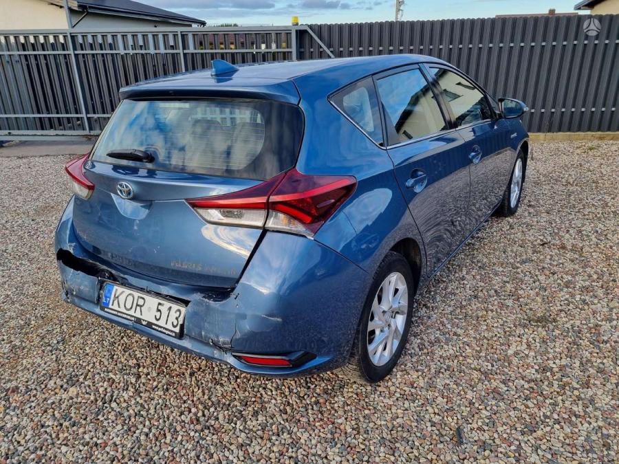 Blue Toyota Auris 2018 in Alytus, with an engine capacity of 1.80 L and mileage of 193 thousand km for 5500 €, photo 6 on AUTOMOTO.COM.LV