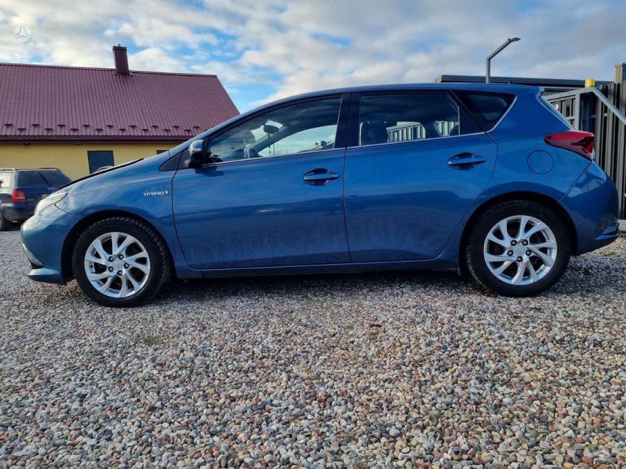 Blue Toyota Auris 2018 in Alytus, with an engine capacity of 1.80 L and mileage of 193 thousand km for 5500 €, photo 8 on AUTOMOTO.COM.LV