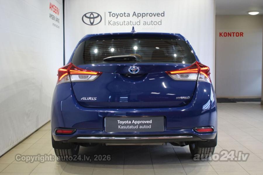 Zils Toyota Auris 2018 Tallina, ar dzinēja tilpumu 1.80 L un nobraukumu 124 tūkst. km par 12490 €, foto 4 vietnē AUTOMOTO.COM.LV