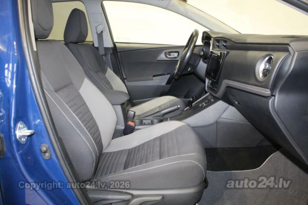 Blue Toyota Auris 2018 in Tallinn, with an engine capacity of 1.80 L and mileage of 124 thousand km for 12490 €, photo 6 on AUTOMOTO.COM.LV