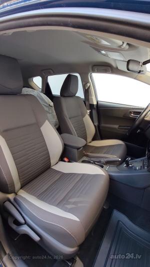 Zils Toyota Auris 2018 Tallina, ar dzinēja tilpumu 1.80 L un nobraukumu 85 tūkst. km par 13495 €, foto 7 vietnē AUTOMOTO.COM.LV