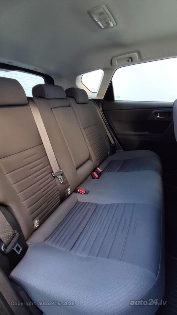 Zils Toyota Auris 2018 Tallina, ar dzinēja tilpumu 1.80 L un nobraukumu 85 tūkst. km par 13495 €, foto 7 vietnē AUTOMOTO.COM.LV
