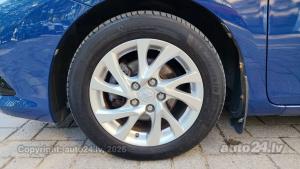Zils Toyota Auris 2018 Tallina, ar dzinēja tilpumu 1.80 L un nobraukumu 85 tūkst. km par 13495 €, foto 16 vietnē AUTOMOTO.COM.LV